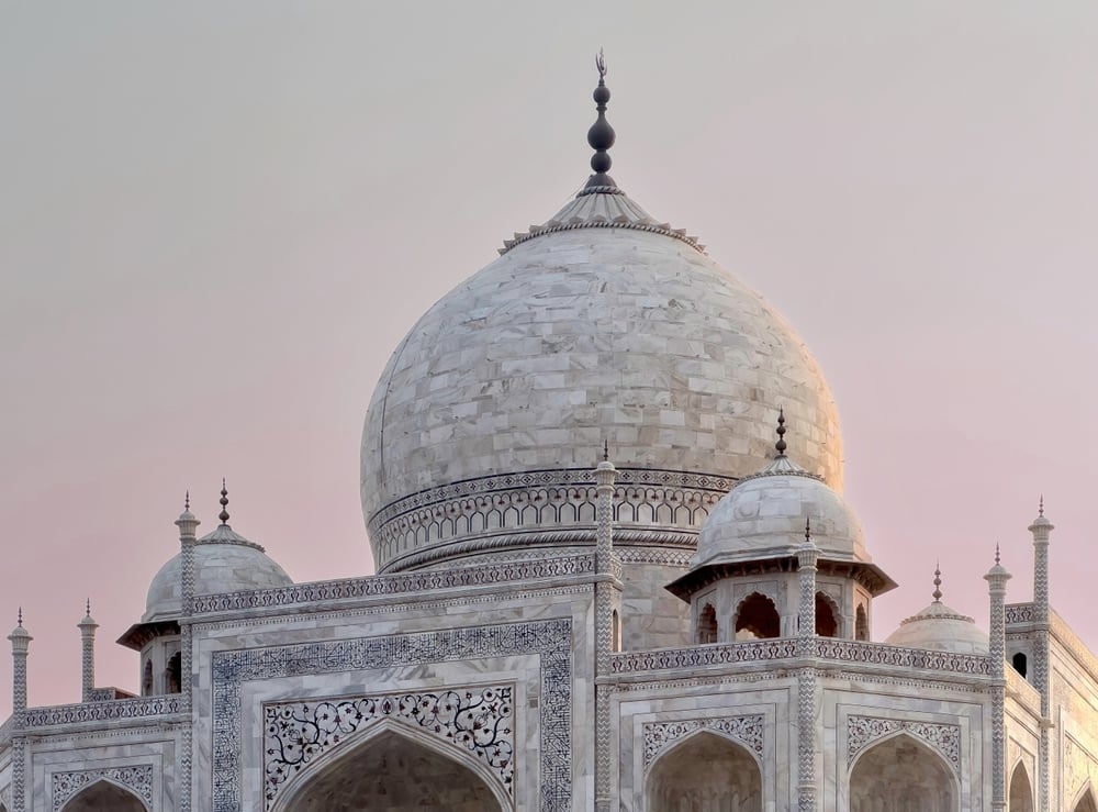 Taj Mahal: history, interior and curiosities